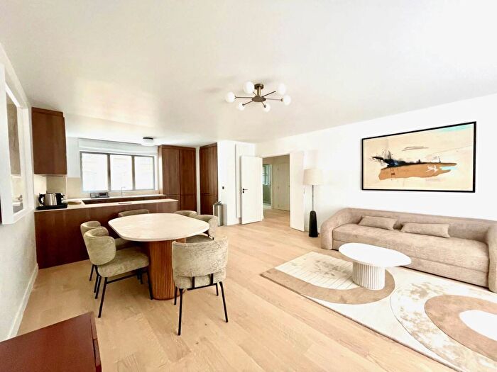Porte Dauphine, Paris 16ème arrondissement : Appartement 4 pièces à louer