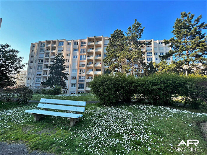 Appartement à louer - Chatou, Nord - 4 pièces - 3 chambres