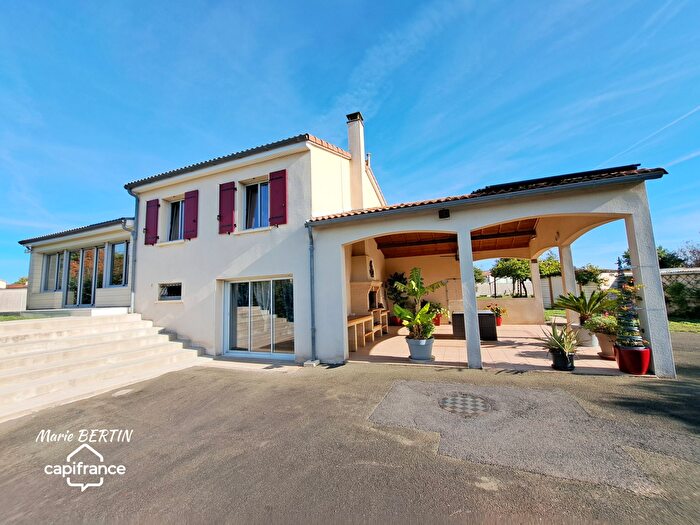 Saint-Romans-lès-Melle : Maison 8 pièces à vendre