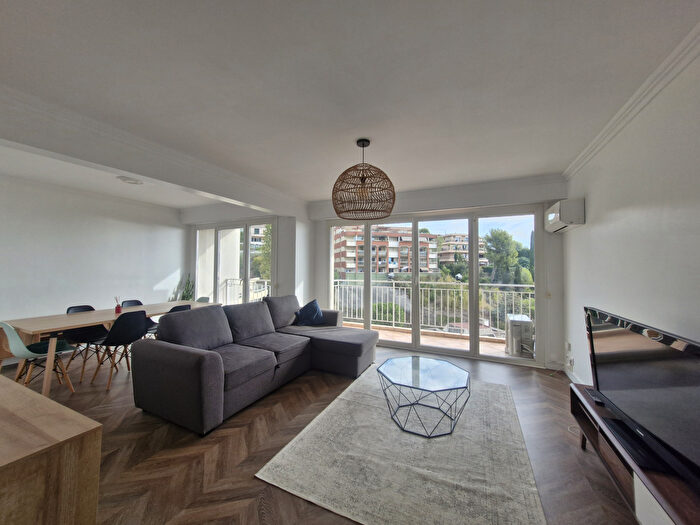 Appartement 3 pièces à Nice, Lanterne, à louer