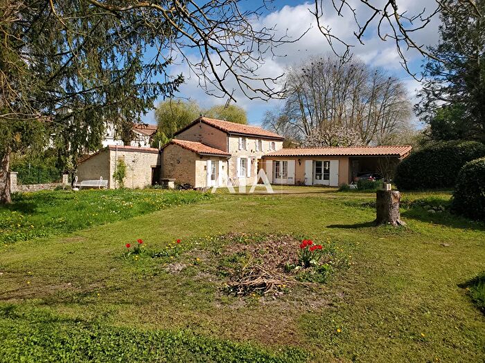 Maison à vendre - Ruffec - 6 pièces - 2 chambres