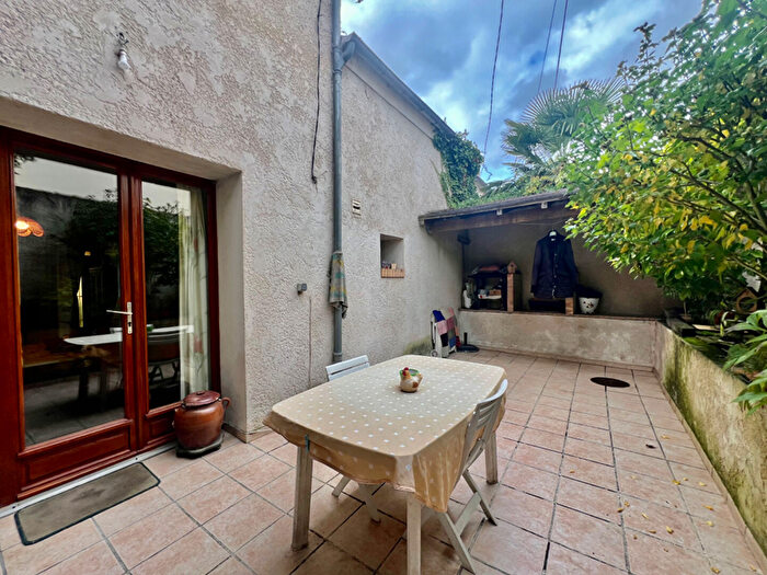 Maison à vendre - Saint-Cyr-sur-Morin - 5 pièces - 4 chambres