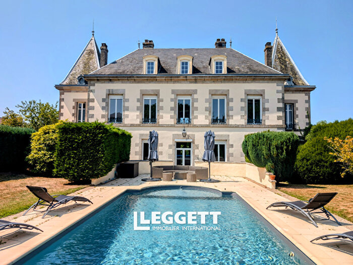 Maison à vendre - Châlus - 11 pièces - 8 chambres