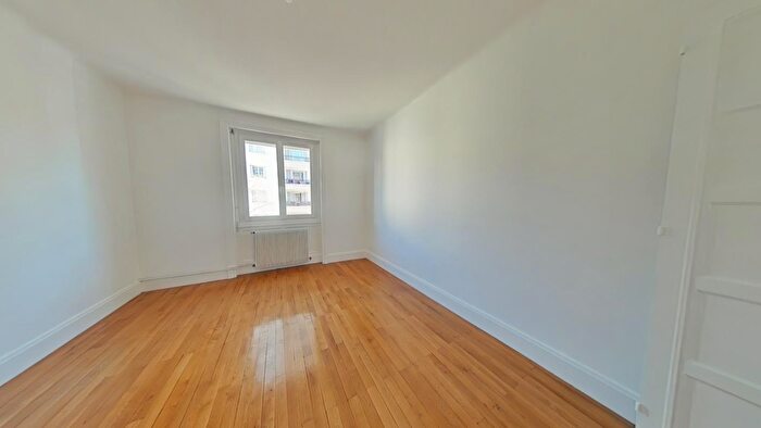 Appartement à louer - Saint-Étienne, Crêt de Roc - 3 pièces - 1 chambre