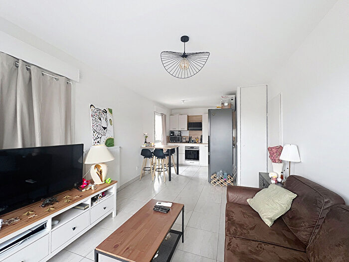 Appartement à vendre - Longvic - 3 pièces - 2 chambres