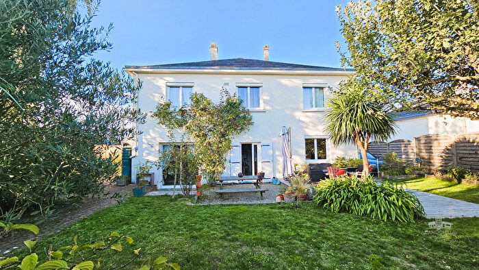 Maison à vendre - La Chapelle-sur-Erdre, Centre-ville, Gare, Chêne Vert - 7 pièces - 5 chambres