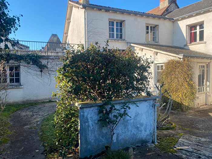 Azay-le-Ferron : Maison 9 pièces à vendre