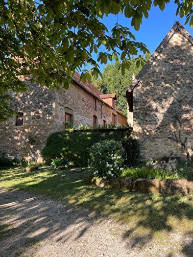 Maison à vendre - Thiviers - 8 pièces - 4 chambres