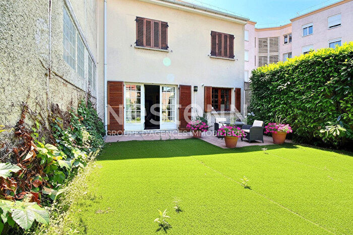 Maison 8 pièces à Courbevoie, Marceau République, à vendre