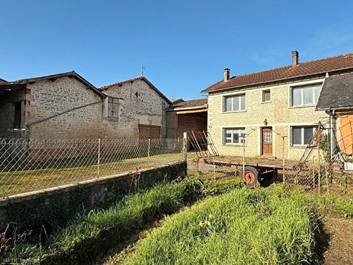 Maison à vendre - Villefagnan - 5 pièces - 4 chambres