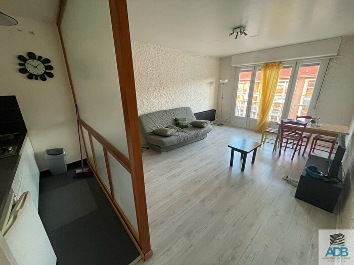 Appartement à louer - Roanne, Gare - 1 pièce