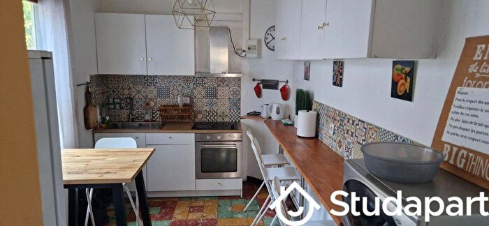 Appartement à louer - Cheminots-Acacias-Faubourg de Lille, Valenciennes - 1 pièce - 2 chambres