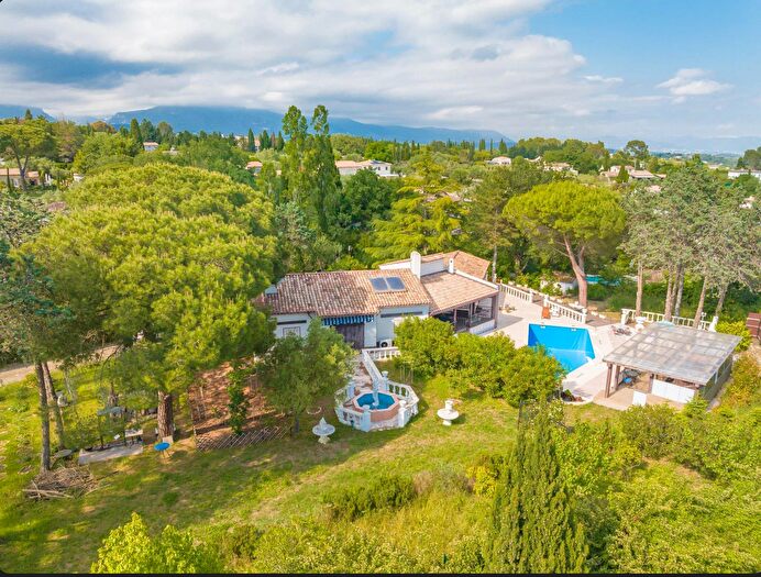 Maison à vendre - Mouans-Sartoux - 10 pièces - 6 chambres