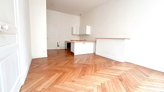 Appartement à louer - Mâcon, Centre-ville - 2 pièces - 1 chambre