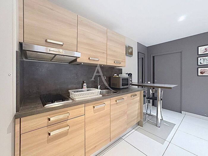 Centre Ville Rive Gauche, Laval : Appartement 1 pièce à louer