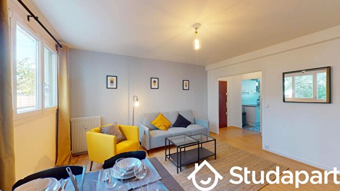 Barbâtre-Saint Remy-Verrerie, Reims : Appartement 5 pièces à louer