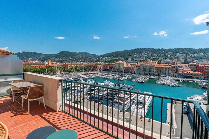 Appartement 4 pièces à vendre - Nice, Le Port