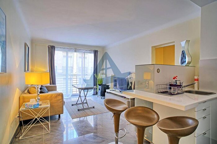 Appartement à louer - Muette Nord, Paris ème arrondissement - 3 pièces - 2 chambres