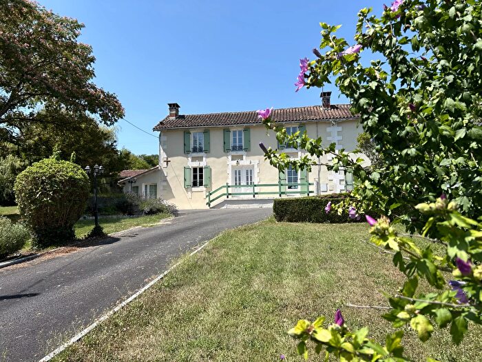 Maison à vendre - Saint-Laurent-de-Belzagot - 8 pièces - 4 chambres