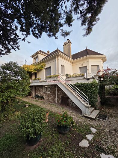 Maison à vendre - Saint-Julien-les-Villas - 6 pièces - 4 chambres