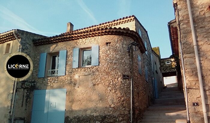 Maison à louer - Saint-Estève-Janson - 5 pièces - 3 chambres