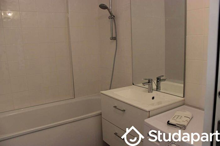 Appartement à louer - Centre Ville Nord Ouest, Fontainebleau - 4 pièces