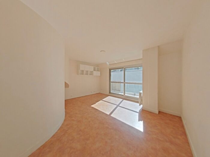 Clichy, Entrée de Ville : Appartement 3 pièces à louer