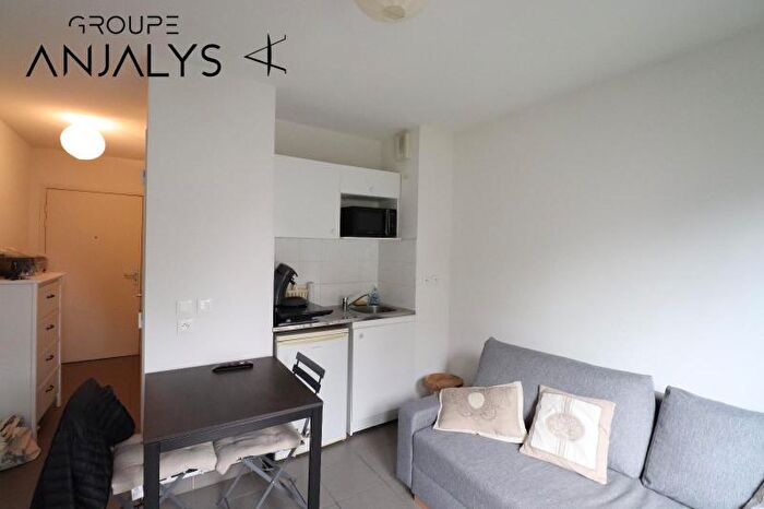 Appartement à louer - Saint-Genis-Laval, Centre-ville - 1 pièce