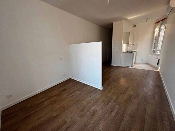 Appartement à louer - Centre Ville, Reims - 1 pièce