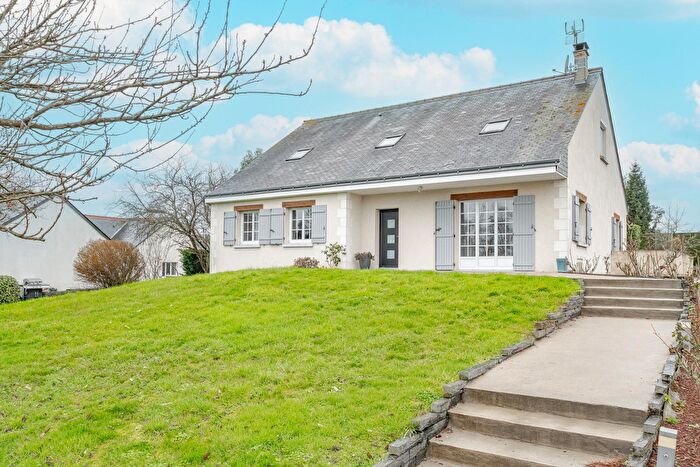 Maison à vendre - Saint-Michel-sur-Loire - 8 pièces - 6 chambres