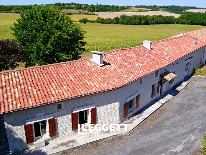 Maison à vendre - Aubeville - 7 pièces - 3 chambres