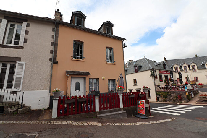 Maison à vendre - Murat-le-Quaire - 4 pièces - 3 chambres