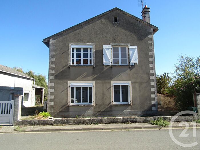 Maison 4 pièces à vendre à Paizay-Naudouin-Embourie