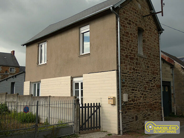 Maison à louer - Saint-Hilaire-du-Harcouët - 4 pièces - 3 chambres