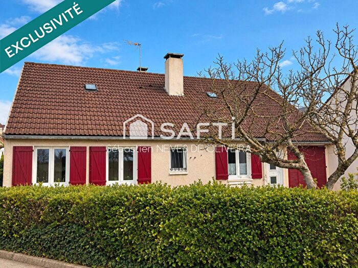 Montgeron, La Forêt : Maison 8 pièces à vendre