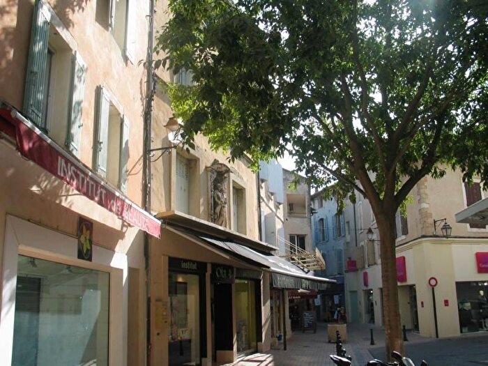 Centre Ville, Cavaillon : Appartement 2 pièces à louer
