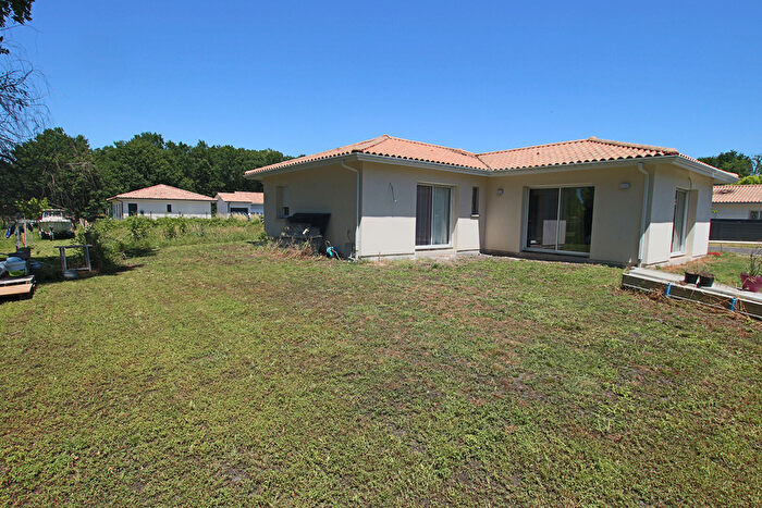 Maison 5 pièces à Salles, à vendre