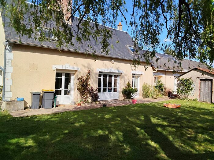 Saint-Ouen-les-Vignes : Maison 6 pièces à louer
