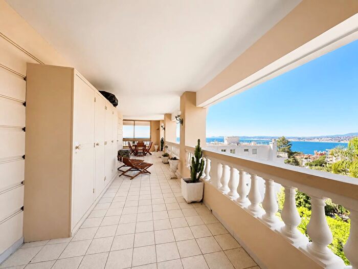 Appartement 3 pièces à Nice, Mont-Boron, à louer