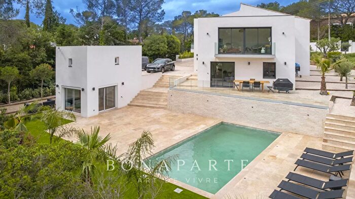 Maison à vendre - Saint-Raphaël, Valescure, Vaulongue - 7 pièces - 6 chambres