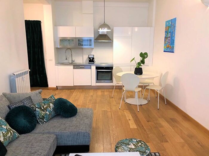 Appartement 2 pièces à louer à Nice, Carré d'or