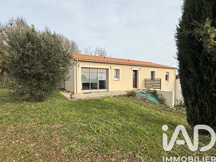 Maison à vendre - Saint-Léger-de-la-Martinière - 6 pièces - 4 chambres