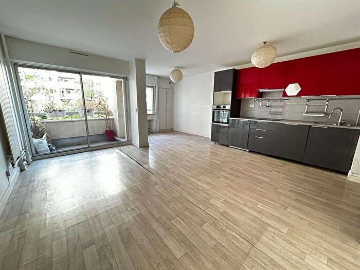Paris 11ème, République, Saint-Ambroise : Appartement 3 pièces à vendre