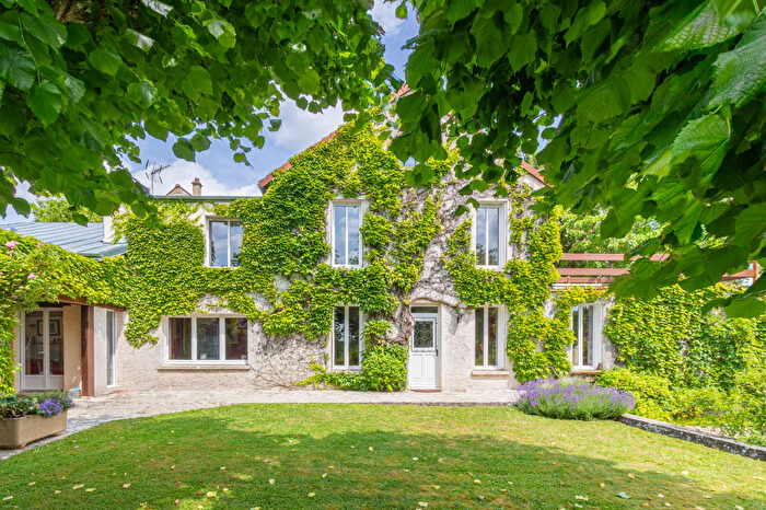 Maison 8 pièces à Mareil-sur-Mauldre, à vendre