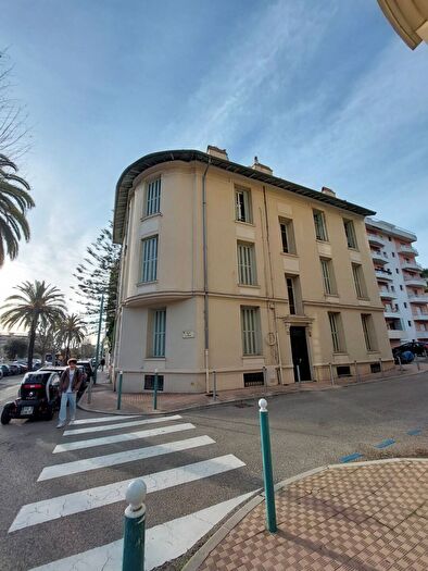 Appartement à louer - Menton - 4 pièces - 3 chambres