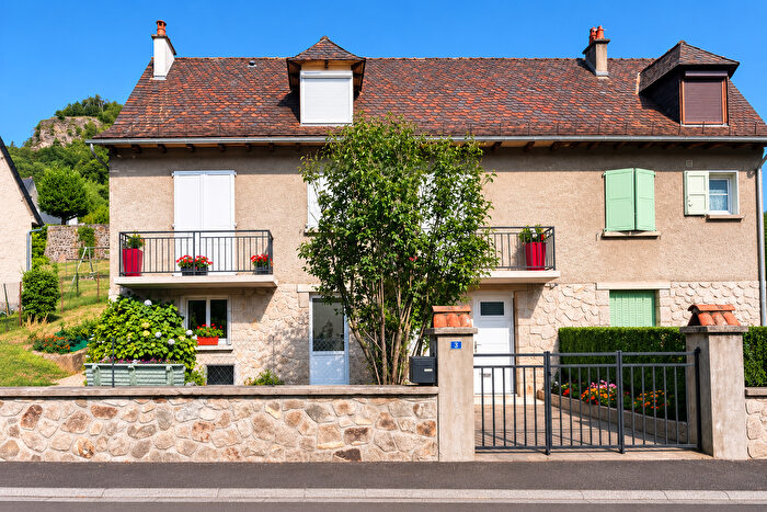 Vic-sur-Cère : Maison 5 pièces à vendre