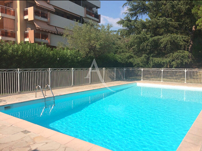 Appartement à vendre - Antibes, Antibes-les-Pins, Trianon, Le Fournel, Peyregoue - 3 pièces - 2 chambres