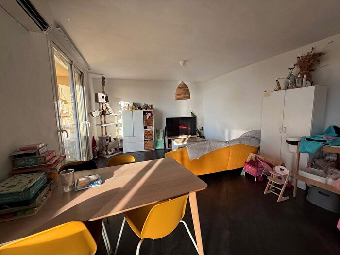 Appartement à louer - Montolivet, Marseille ème arrondissement - 2 pièces - 1 chambre