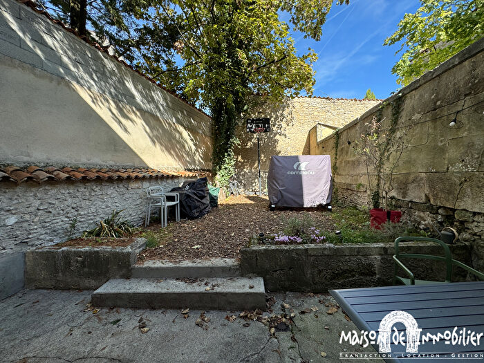 Cognac, Centre-ville, Gare : Maison 5 pièces à louer