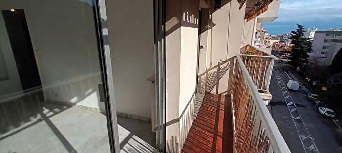 Madeleine, Nice : Appartement 1 pièce à louer